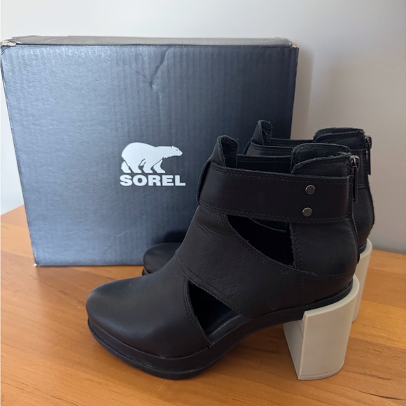 Sorel | Shoes | Sorel Black And White Ankle Booties With Chunky Heel ...